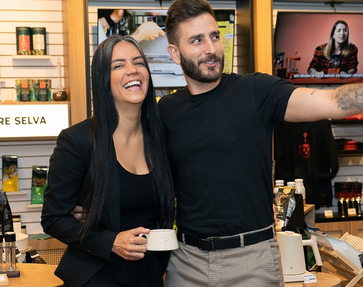 Cómo Cuidar Tu Molinillo de Café de Cerámica - Café Colombiano